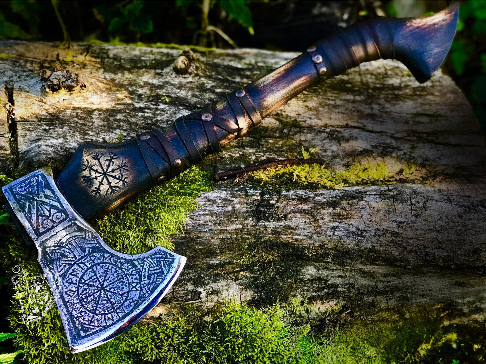 Vegvisir Forged Axe – Valhallaworld
