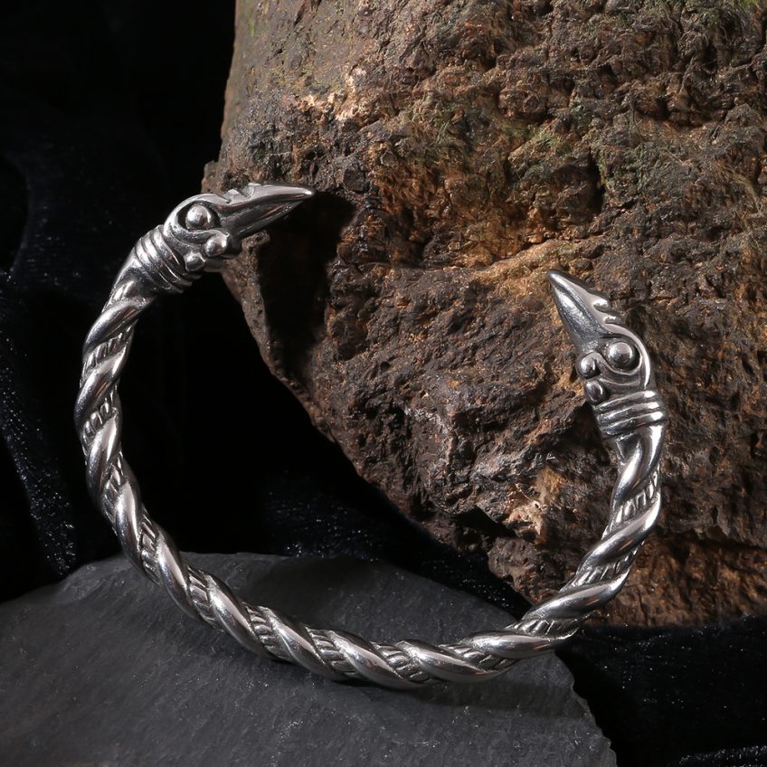 Raven Bracelet • 5-7 days delivery within USA – Valhallaworld