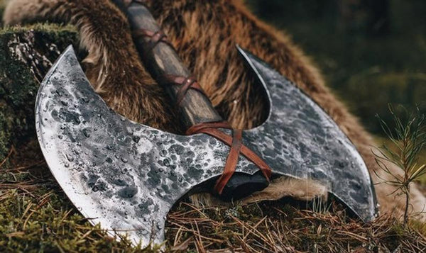 Double sided battle axe, two handed viking axe